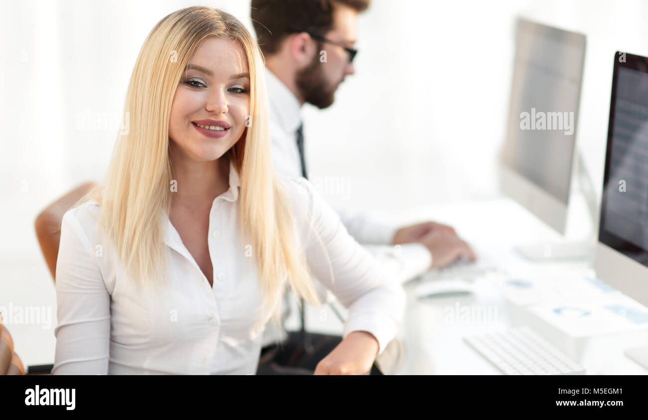 woman employee sitting at a Desk in the office Stock Photo - Alamy