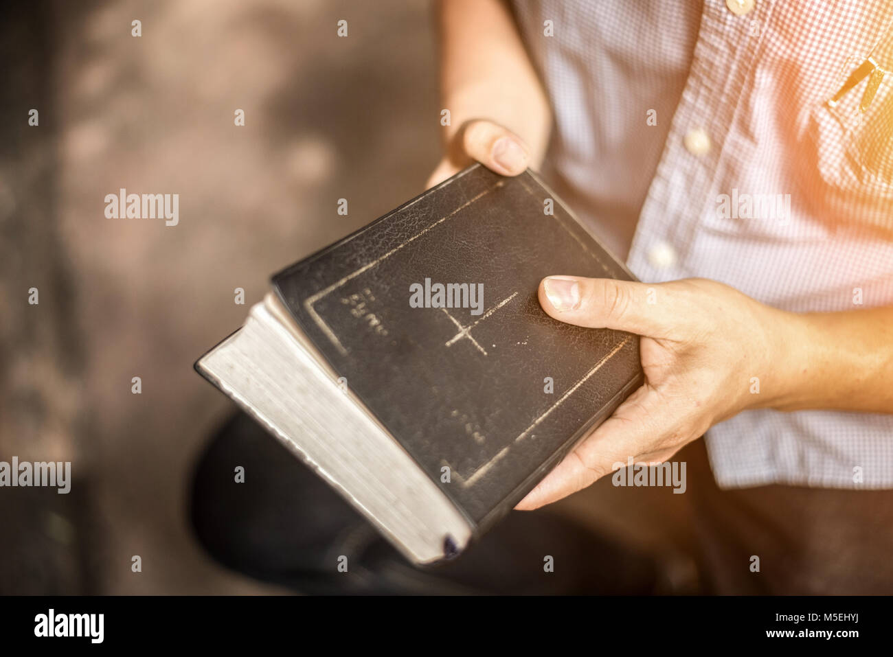 Church bible reading preacher hi-res stock photography and images - Alamy