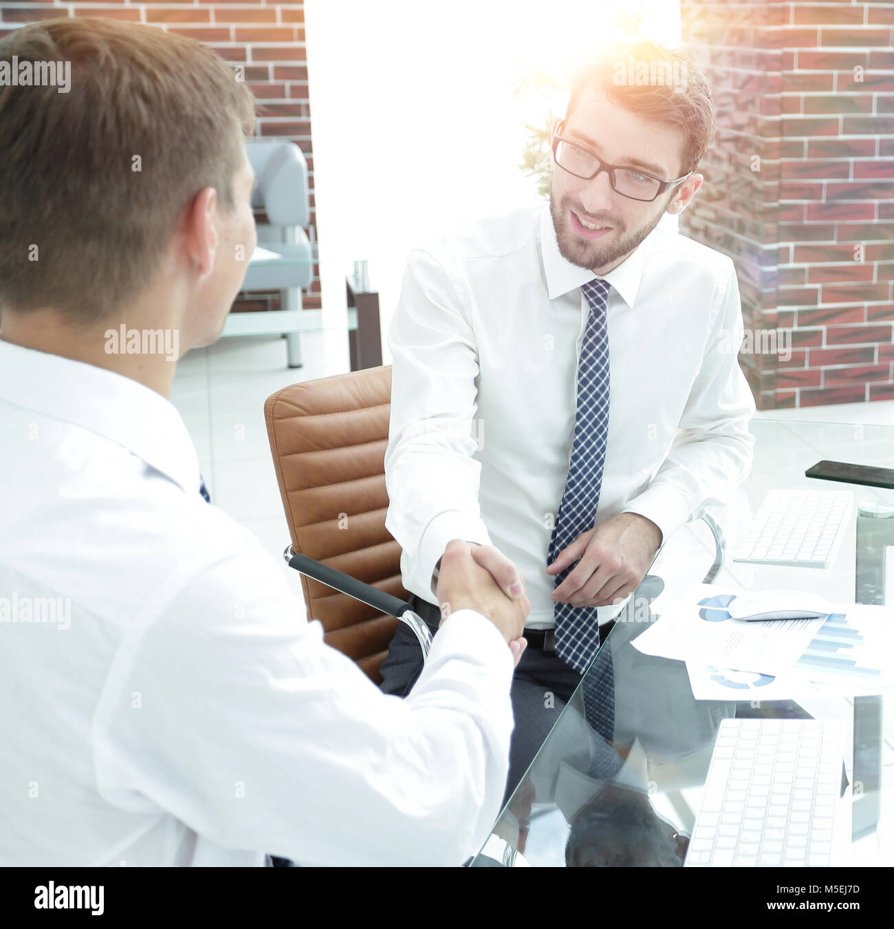 handshake of a businessman and accountant Stock Photo - Alamy