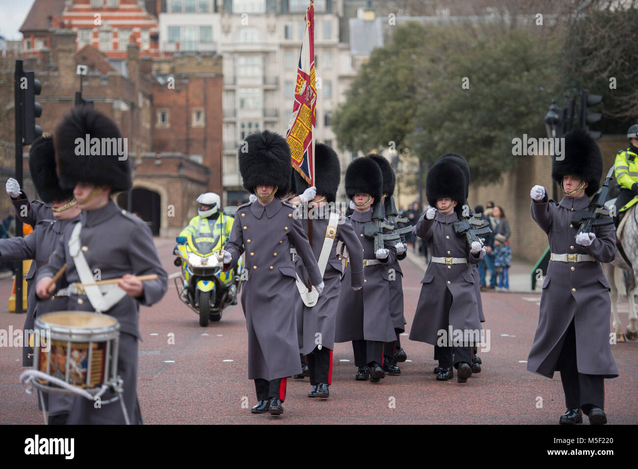 Scots guard pipes and drums hi-res stock photography and images - Alamy
