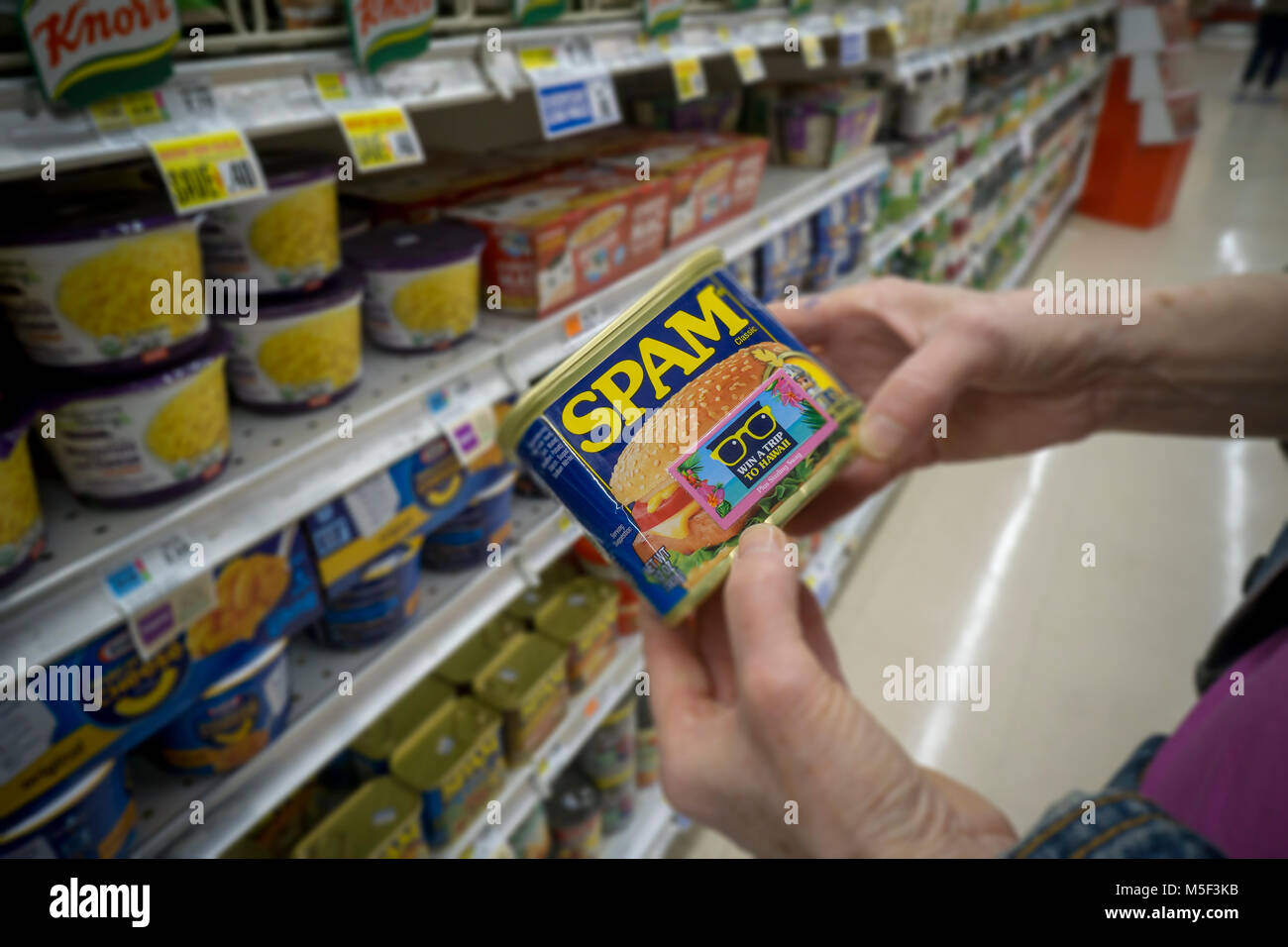 Spam cans hi-res stock photography and images - Alamy