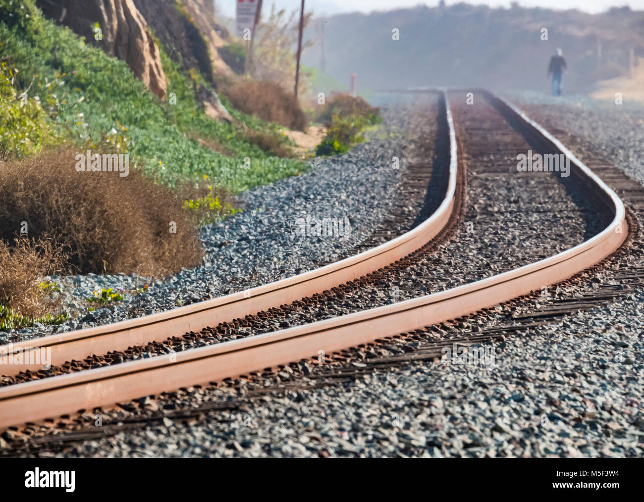 railroad train tracks on curve Stock Photo - Alamy