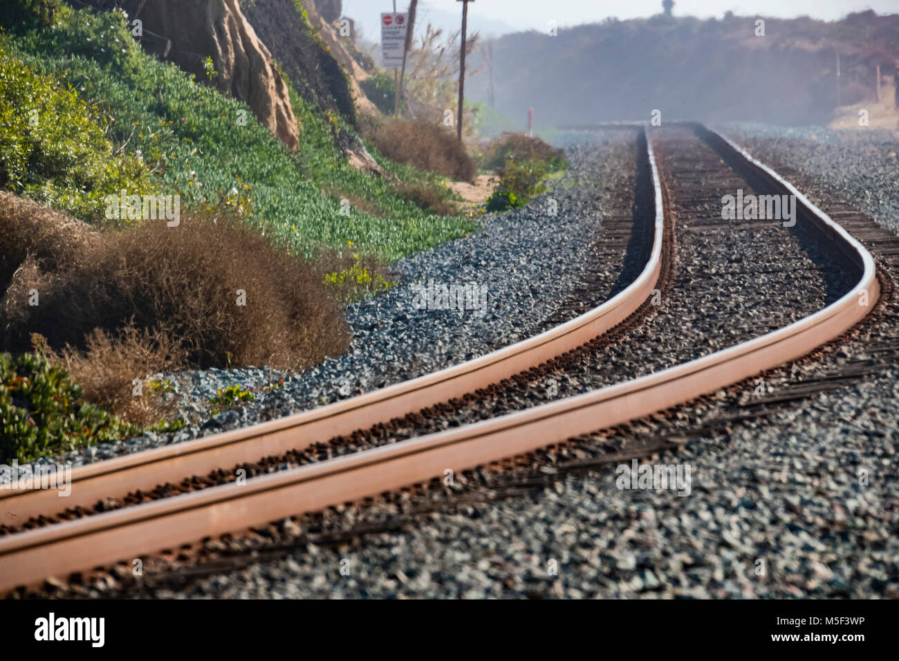 railroad train tracks on curve Stock Photo - Alamy