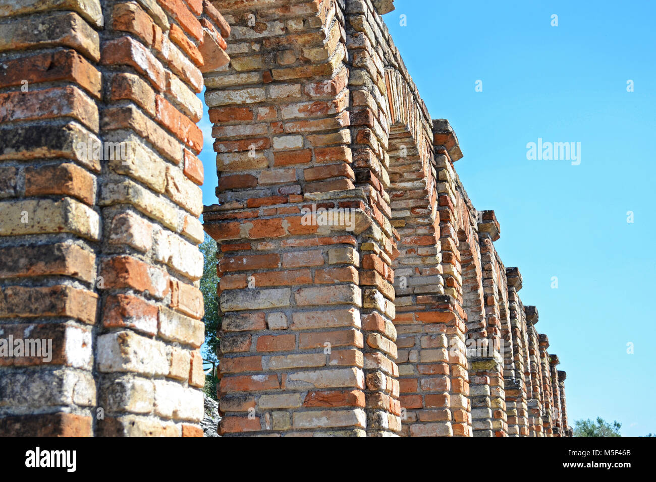 Grotte di catullo sirmione hi-res stock photography and images - Alamy