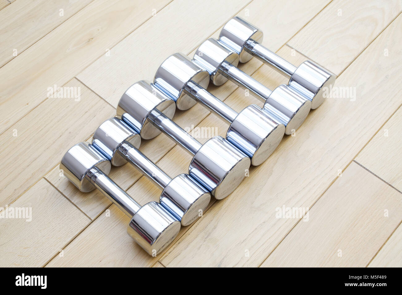 Dumbbell rack silver black hi-res stock photography and images - Alamy