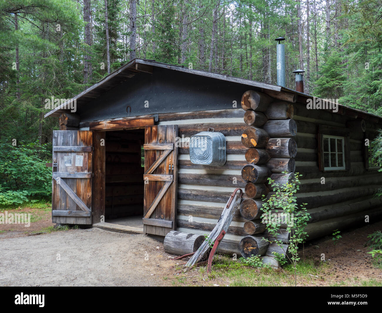 Logging camp canada hi-res stock photography and images - Alamy