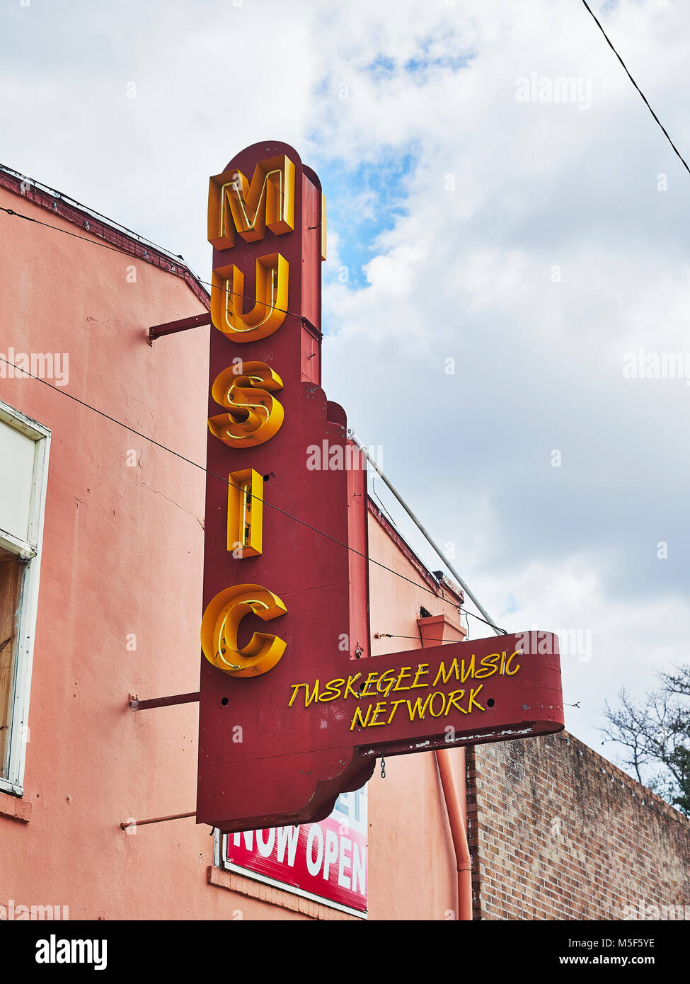 Old store sign hi-res stock photography and images - Alamy