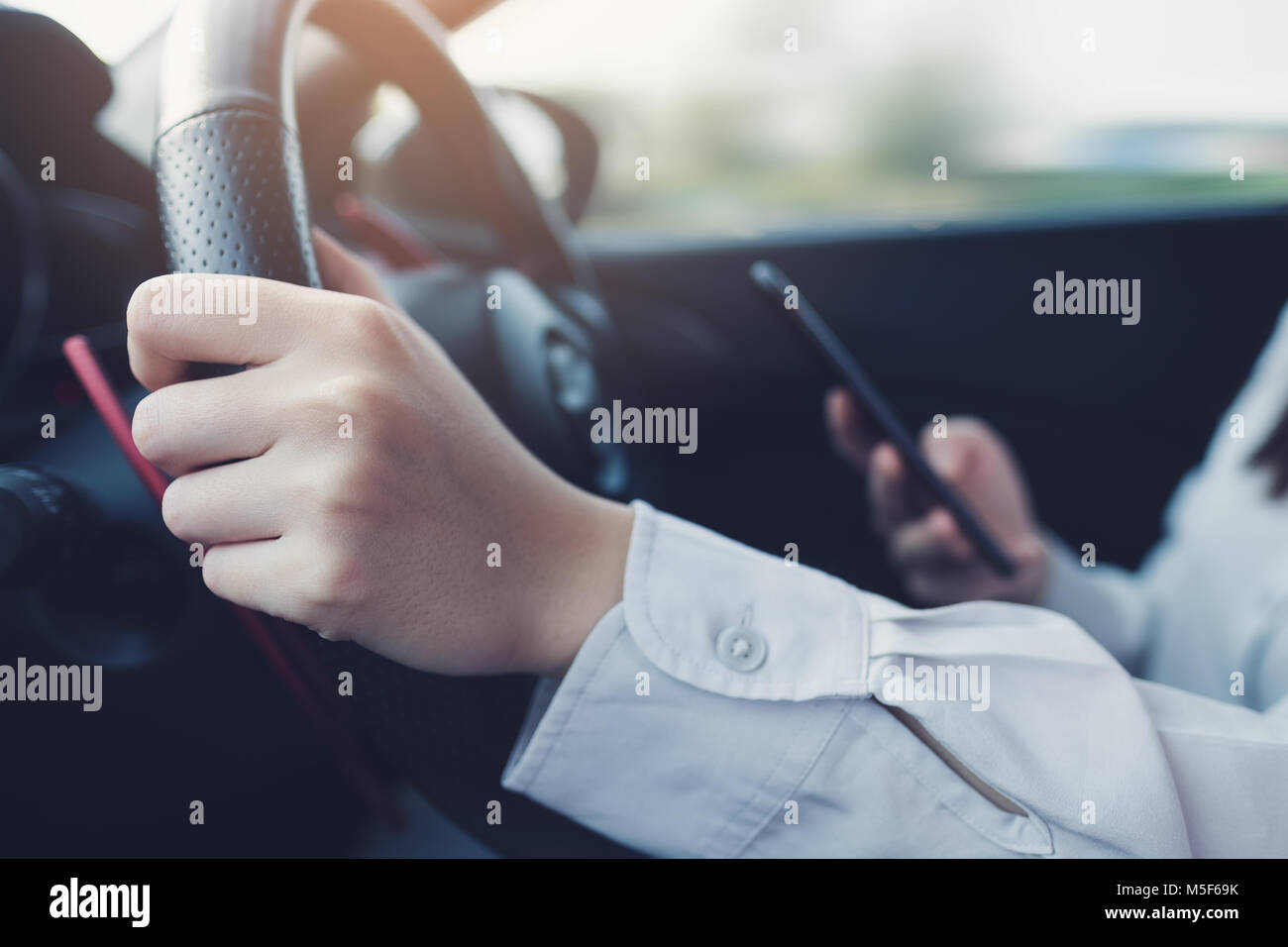 Busy city people smartphone hi-res stock photography and images - Alamy