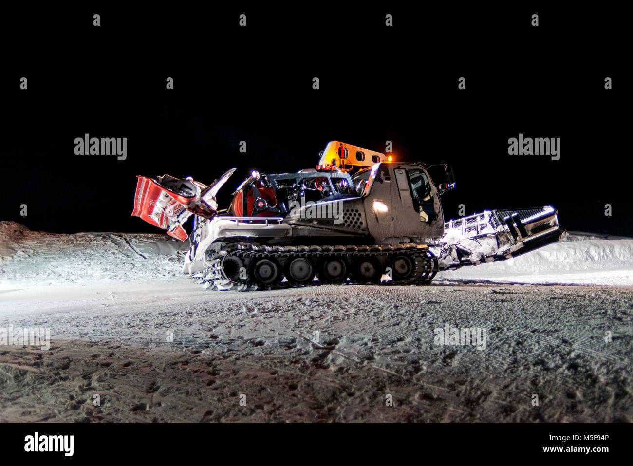 Snowcat machine hi-res stock photography and images - Alamy