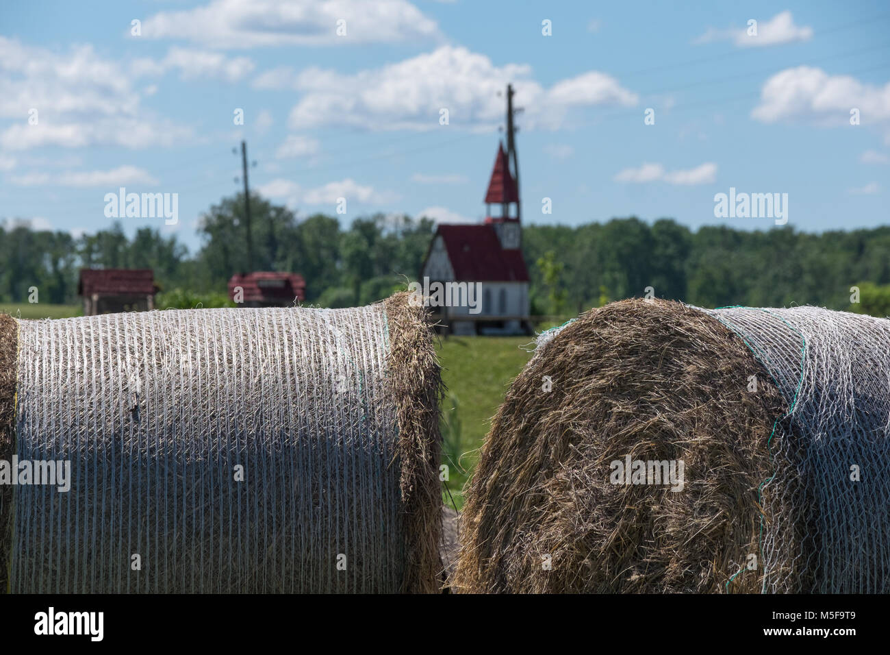 Chaff bales hi-res stock photography and images - Alamy