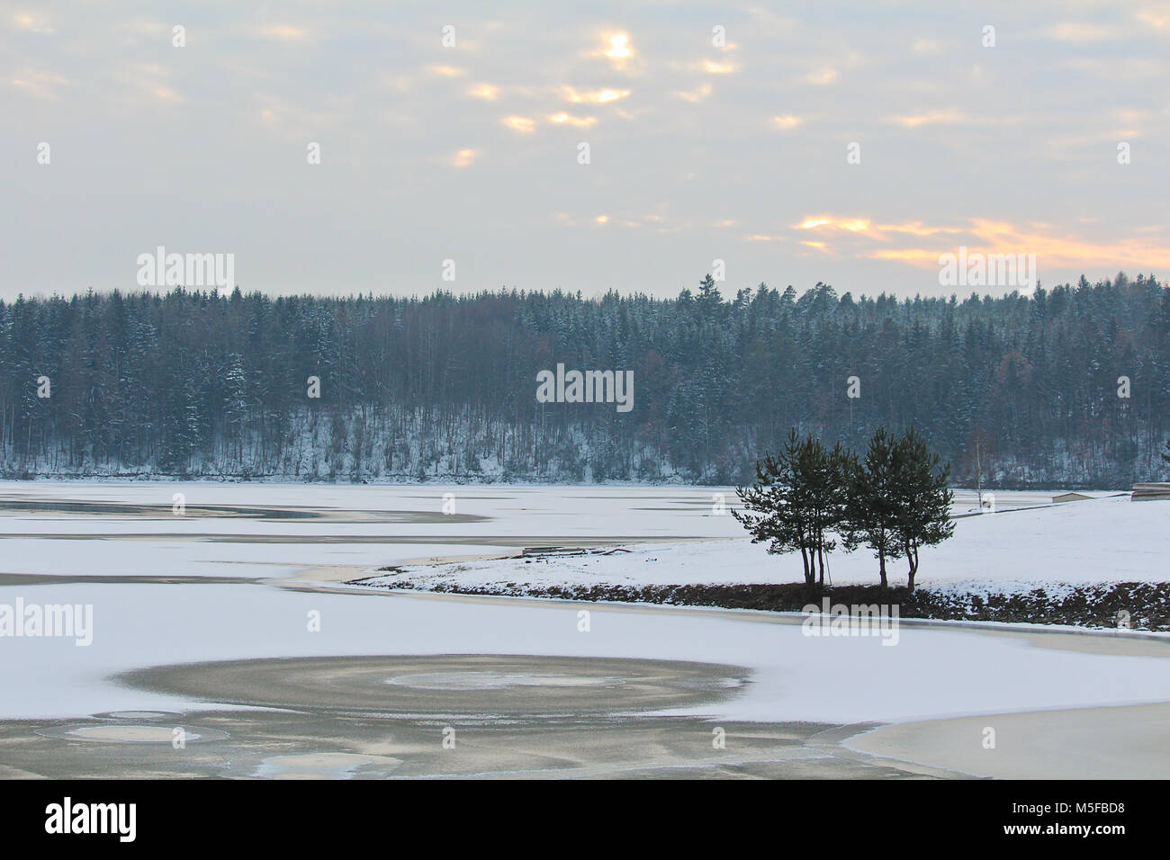 Freeze and snowy dam Rimov on river Malse Stock Photo - Alamy