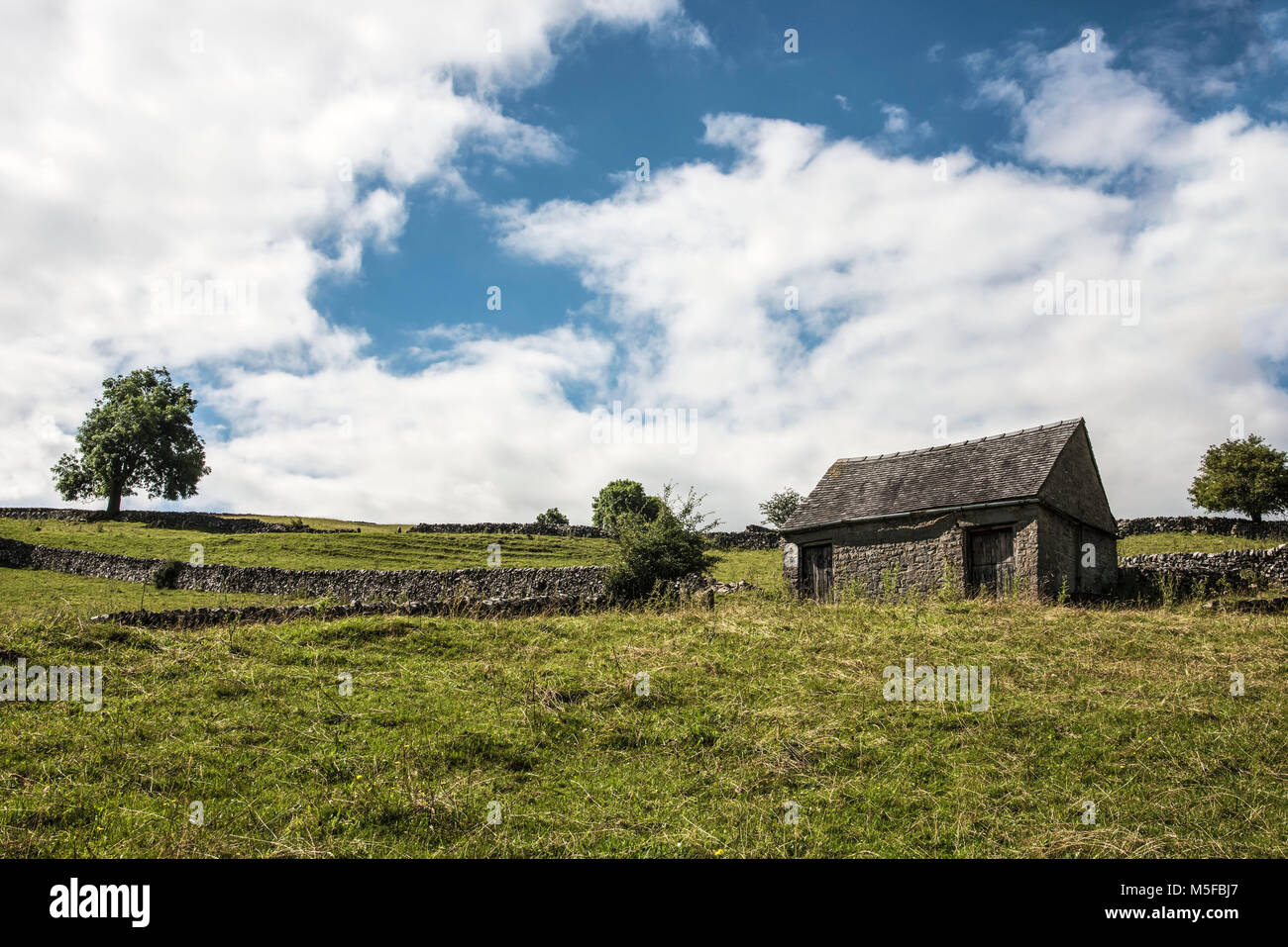 An old weathered barn in the peaceful English countryside. UK Stock ...