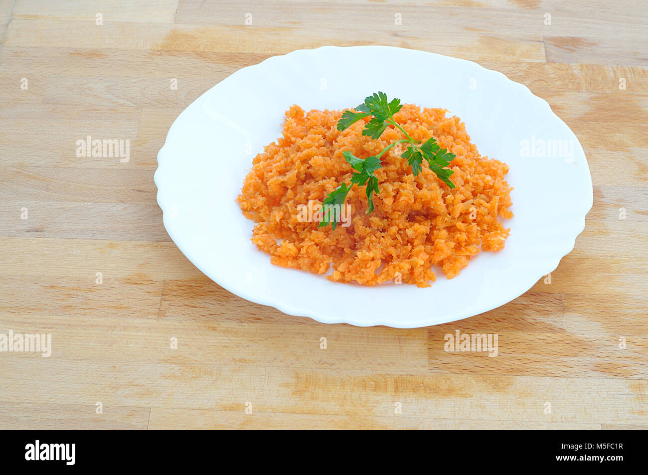 minced orange carrot and parsley in a dish Stock Photo - Alamy