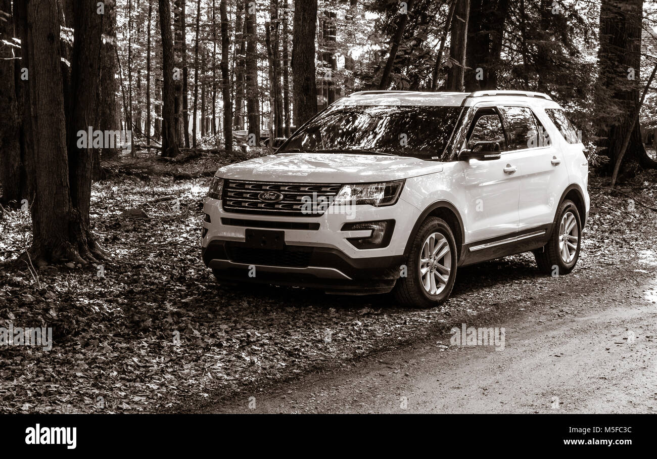 Ford explorer hi-res stock photography and images - Alamy