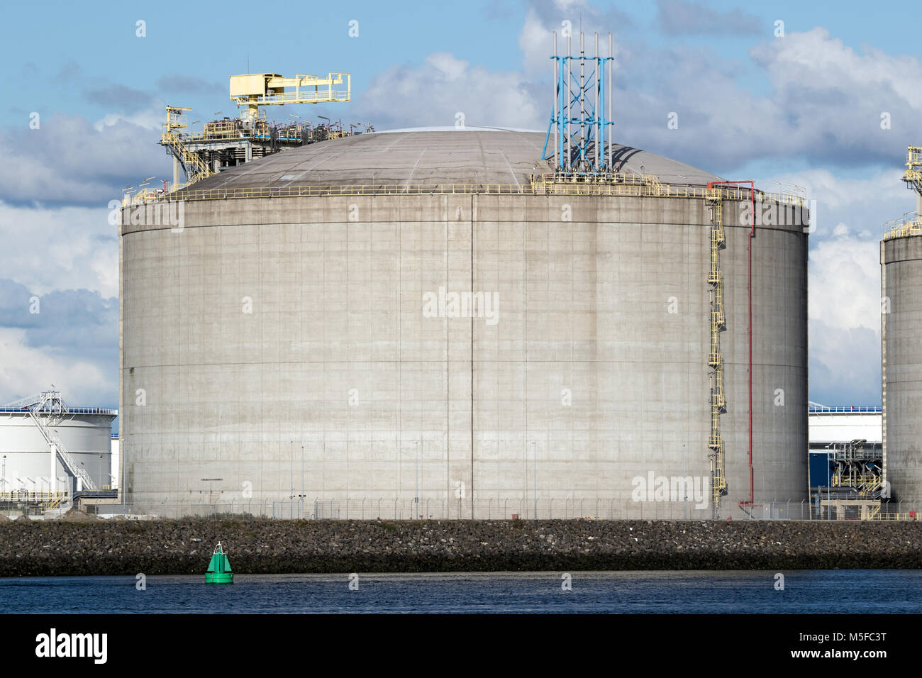Large oil storage tank Stock Photo - Alamy
