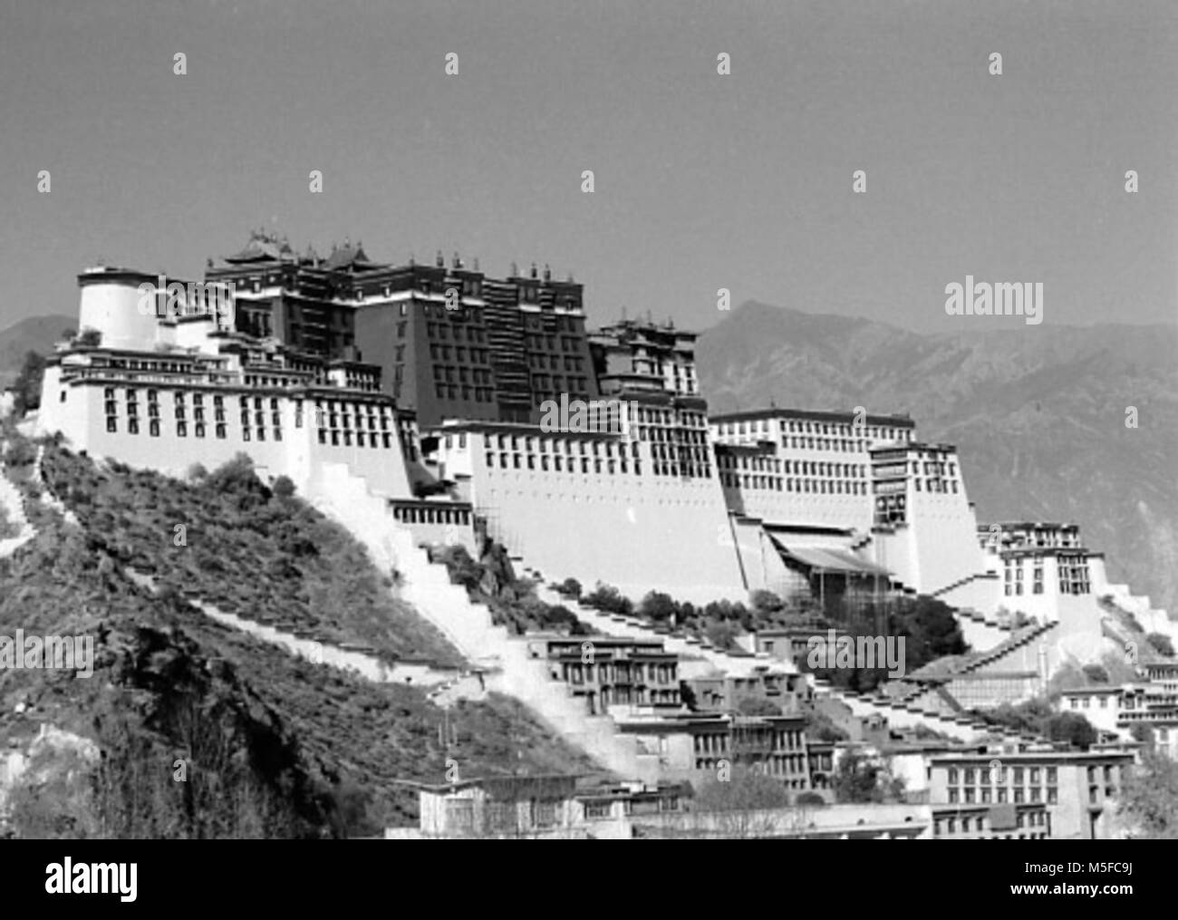 Lhasa tibet potala palace Black and White Stock Photos & Images - Alamy