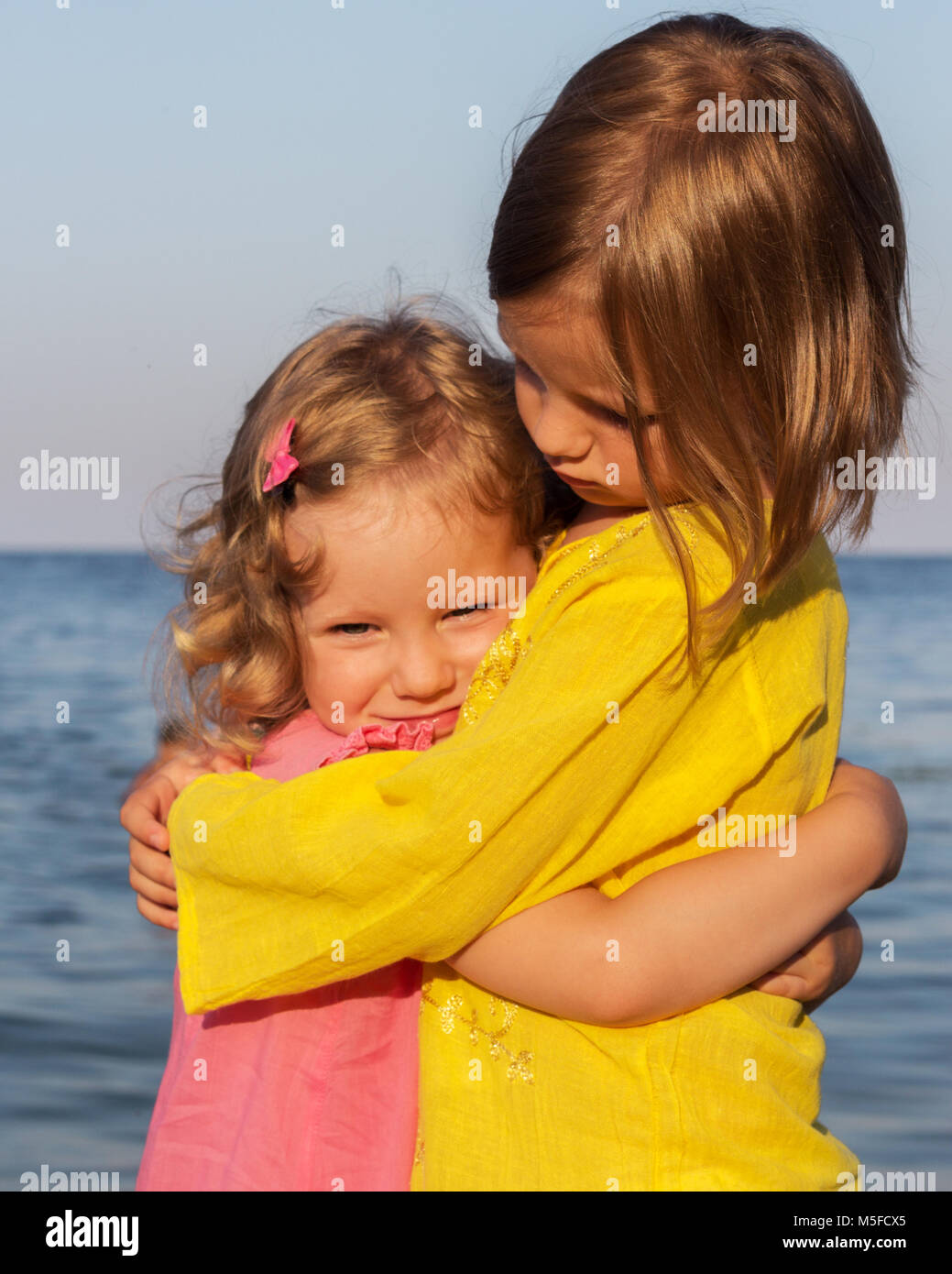 Little sisters hugging hi-res stock photography and images - Alamy