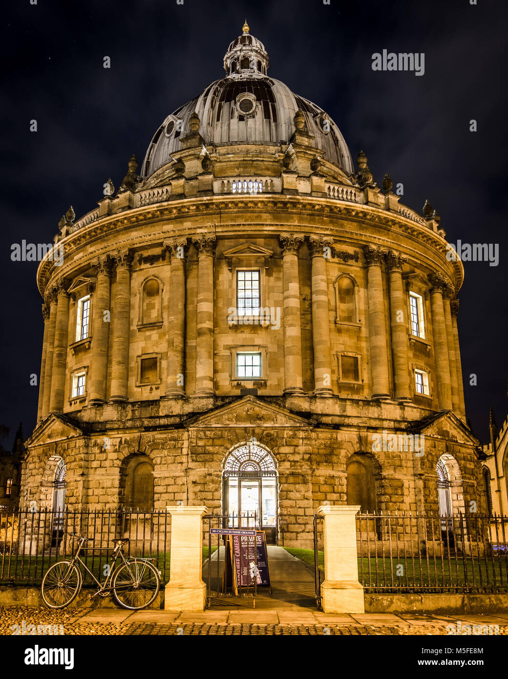 Radcliffe Camera / Bodleian Library - Radcliffe Square - Oxford City ...