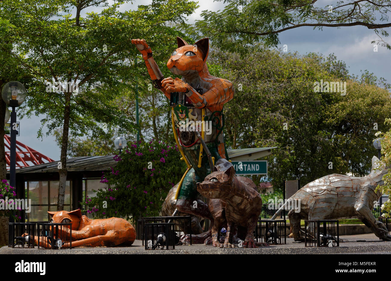 Scrap metal Cat statue in Kuching, Sarawak, malaysia Stock Photo - Alamy