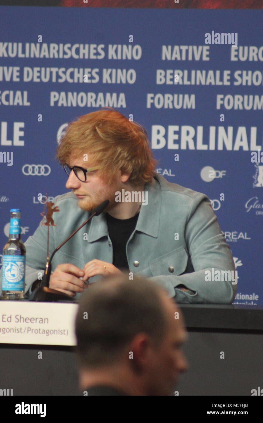 Ed sheerans smile hi-res stock photography and images - Alamy