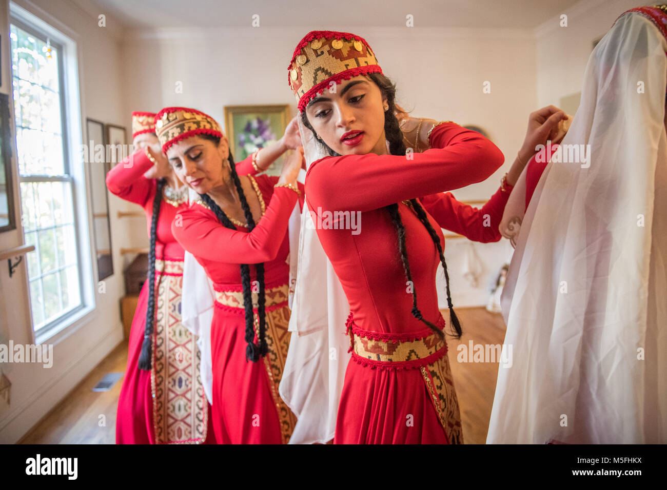 Armenian folk dance hi-res stock photography and images - Alamy