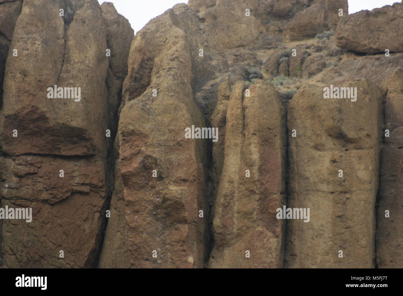 smith rock cliff Stock Photo - Alamy
