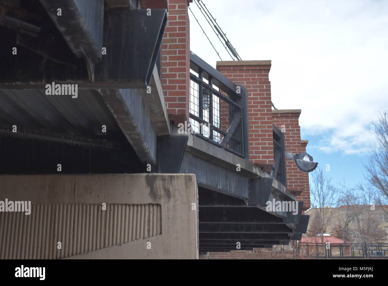 Underneath bridge hi-res stock photography and images - Alamy