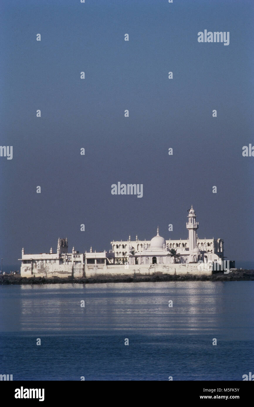 Indian mosque mumbai india hi-res stock photography and images - Alamy