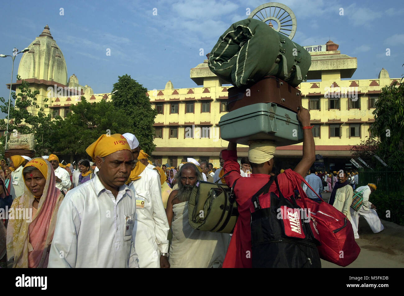 porter at railway station, varanasi, uttar pradesh, India, Asia Stock ...