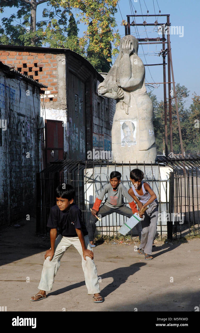 mother with dead child memorial, bhopal, madhya pradesh, India, Asia ...