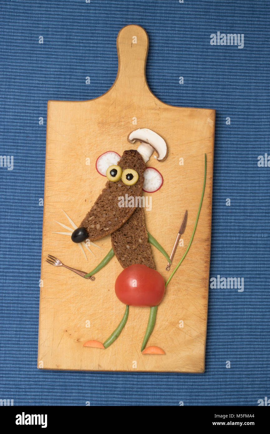 Mouse made with black bread and vegetables on board Stock Photo - Alamy