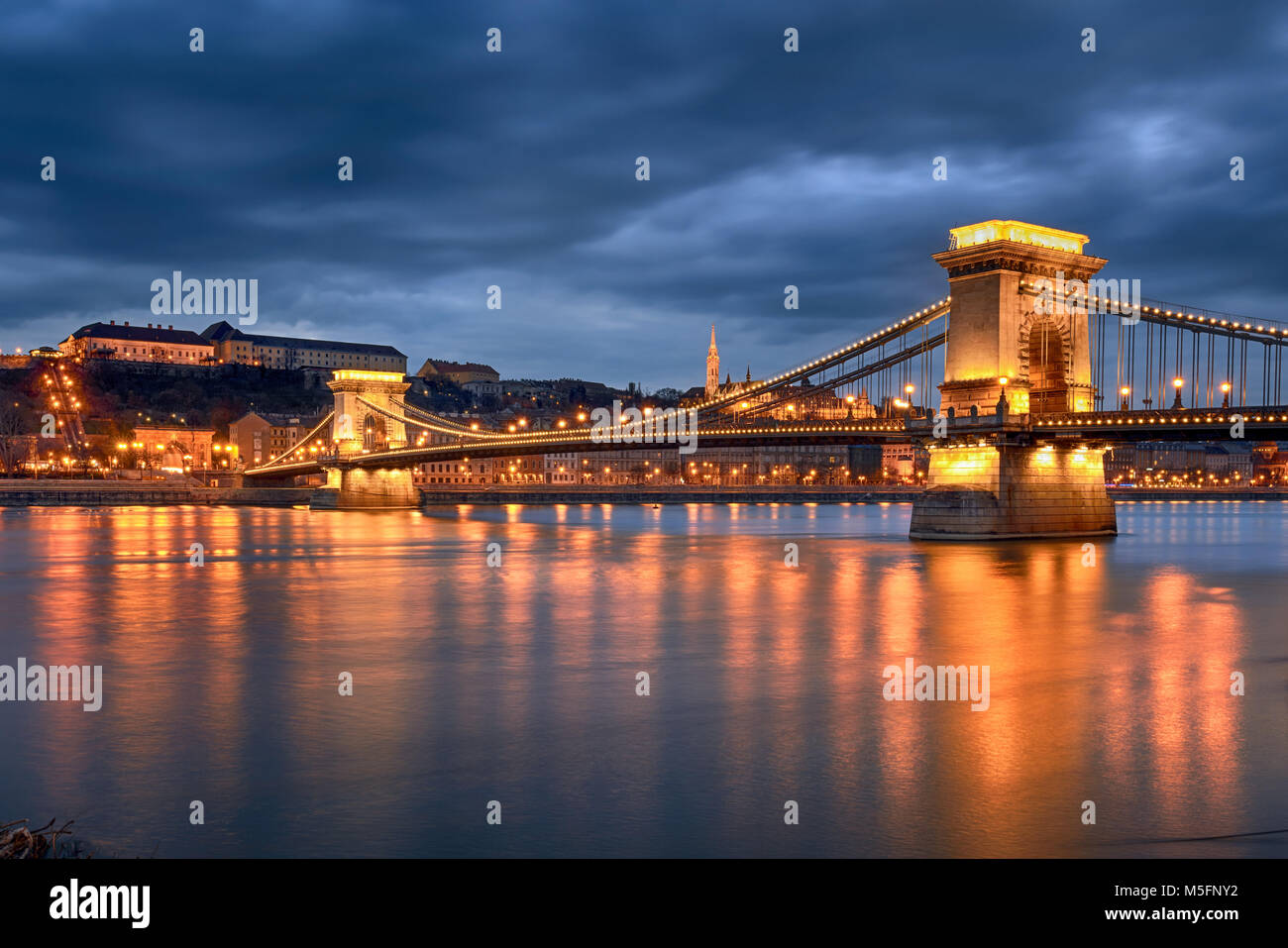 Highlighted Chain bridge in Budapest at night Stock Photo - Alamy