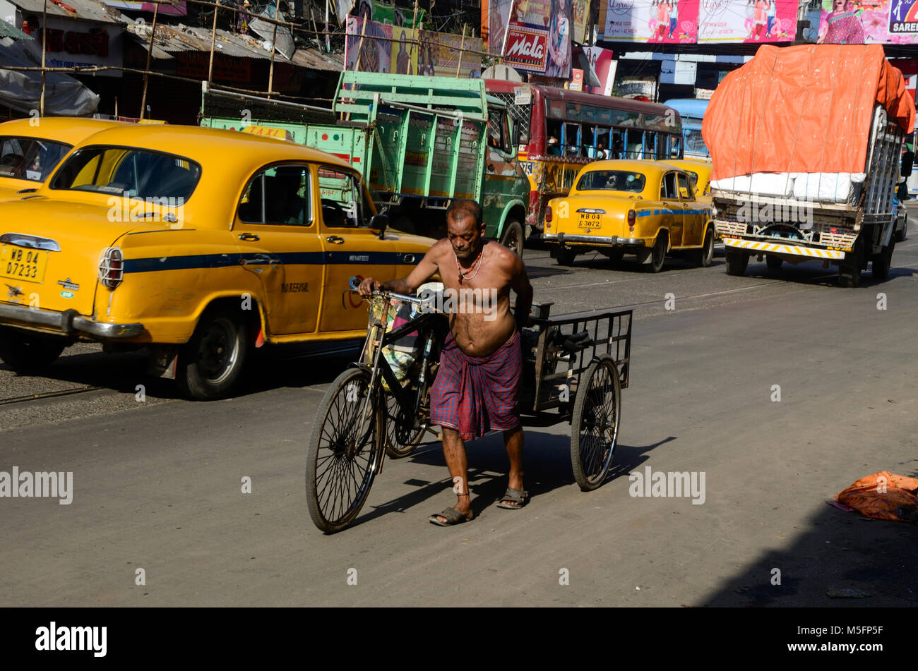 Man pulling rickshaw hi-res stock photography and images - Alamy