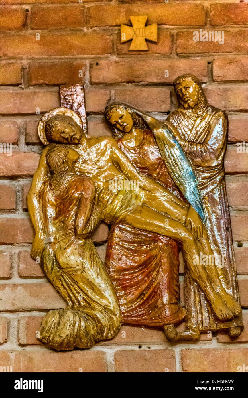 13th station of the cross hi-res stock photography and images - Alamy