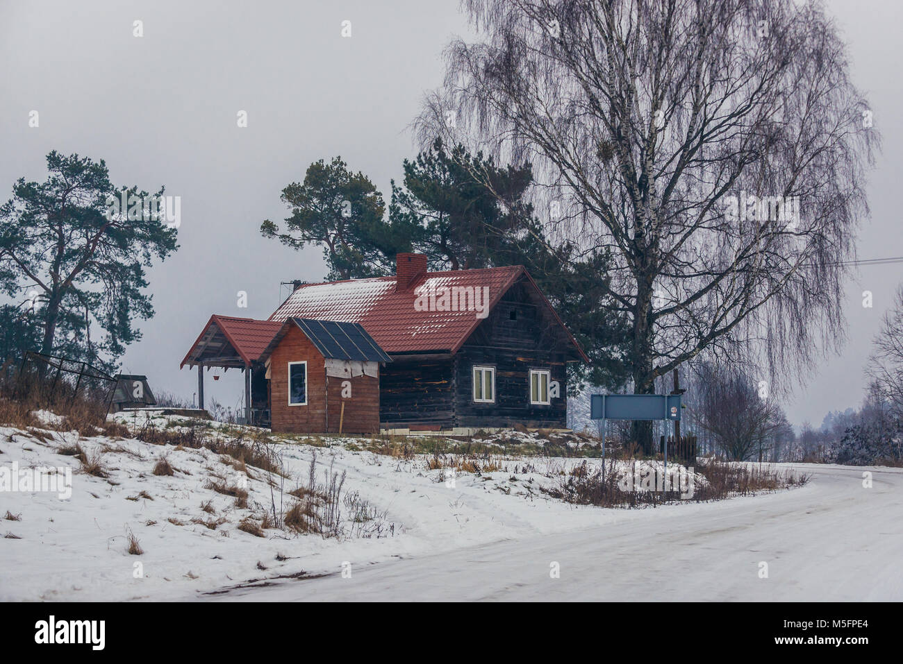 Traditional polish house wooden hi-res stock photography and images - Alamy