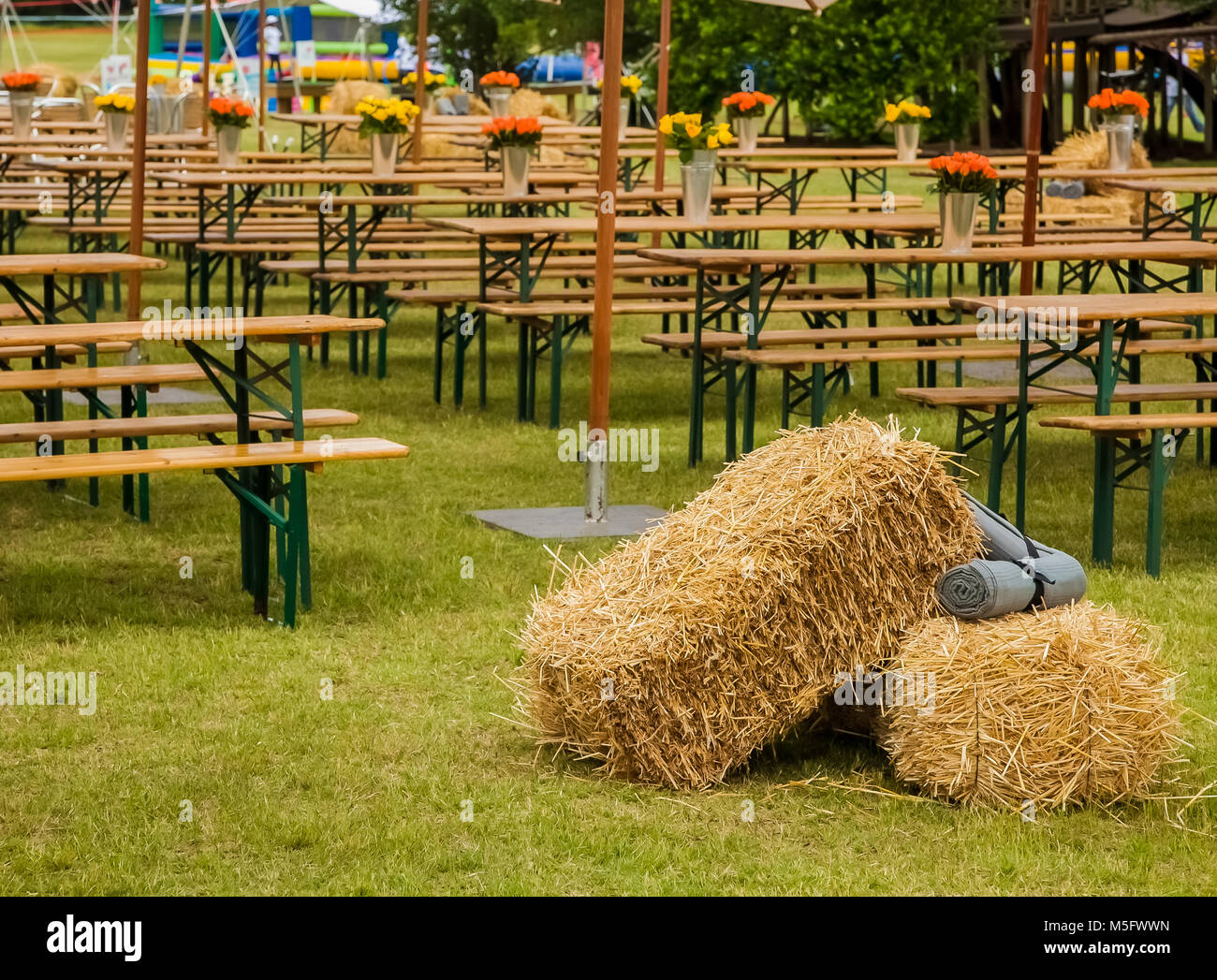 Party hay bales hi-res stock photography and images - Alamy