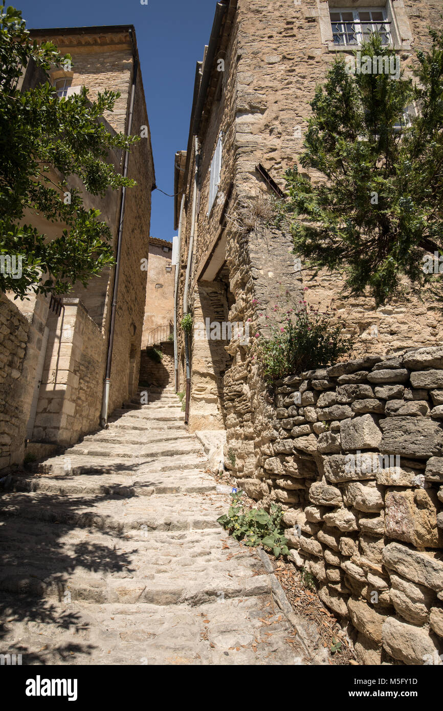 Steep alley with medieval houses in Gordes. Provence, France Stock ...