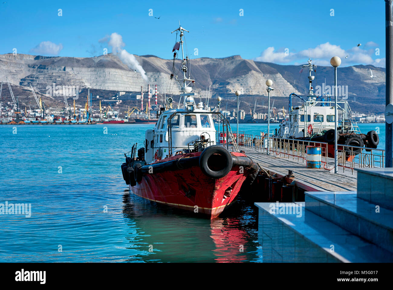 ships at the commercial sea port Stock Photo - Alamy