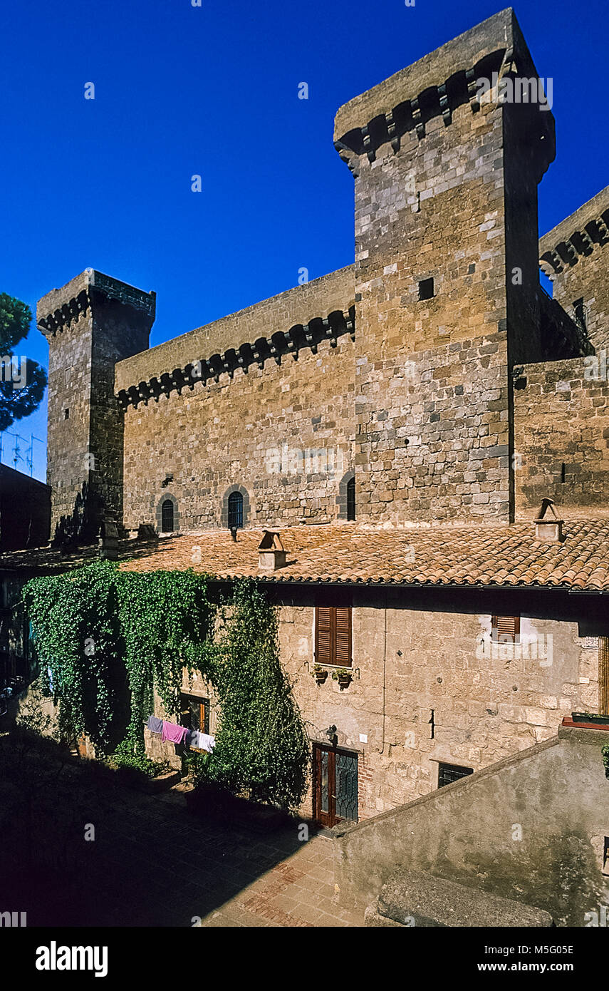 Castello rocca monaldeschi hi-res stock photography and images - Alamy
