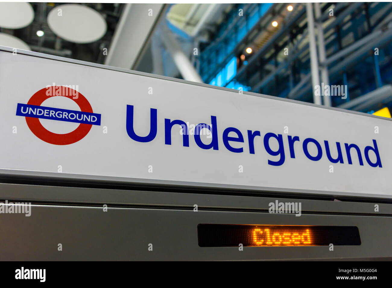 Sign for the London Underground saying it is closed Stock Photo - Alamy