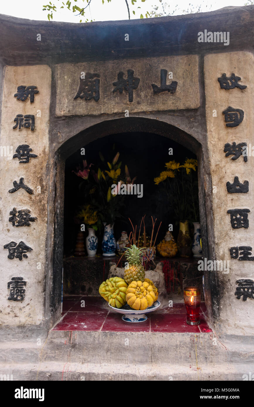 China food offerings to ancestors hi-res stock photography and images ...