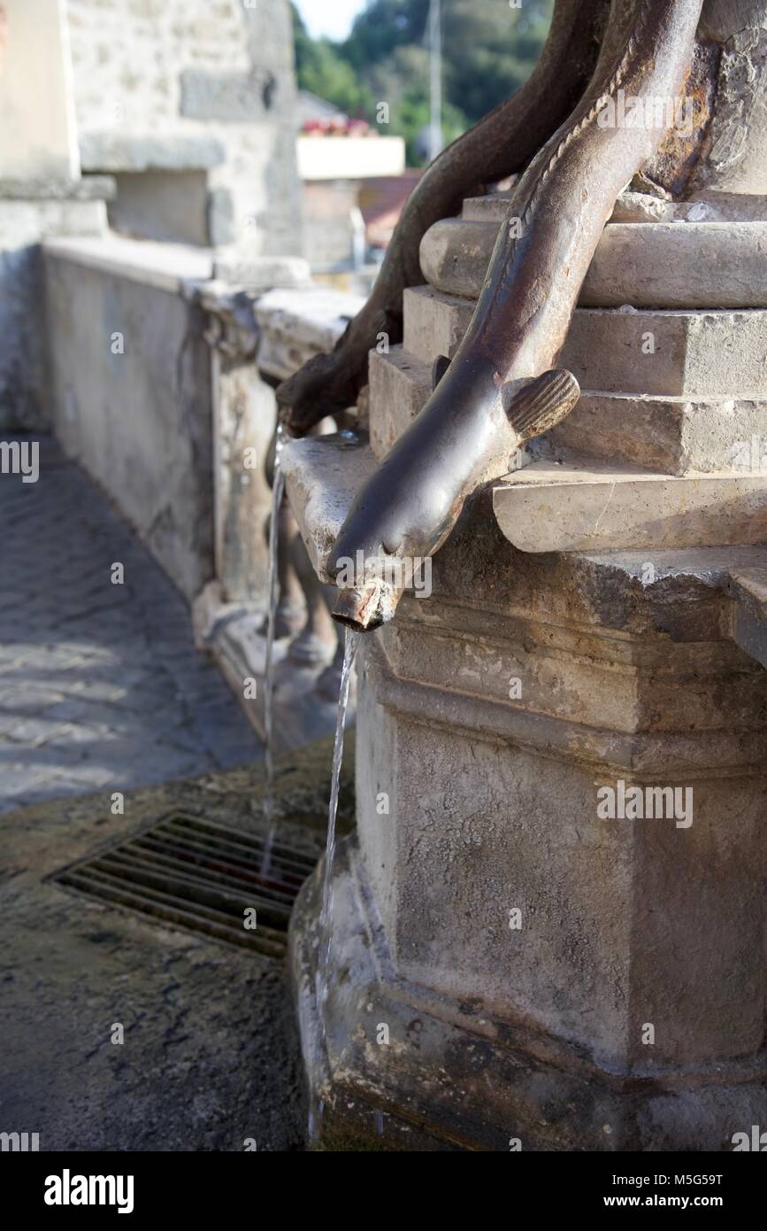Eel statue hi-res stock photography and images - Alamy