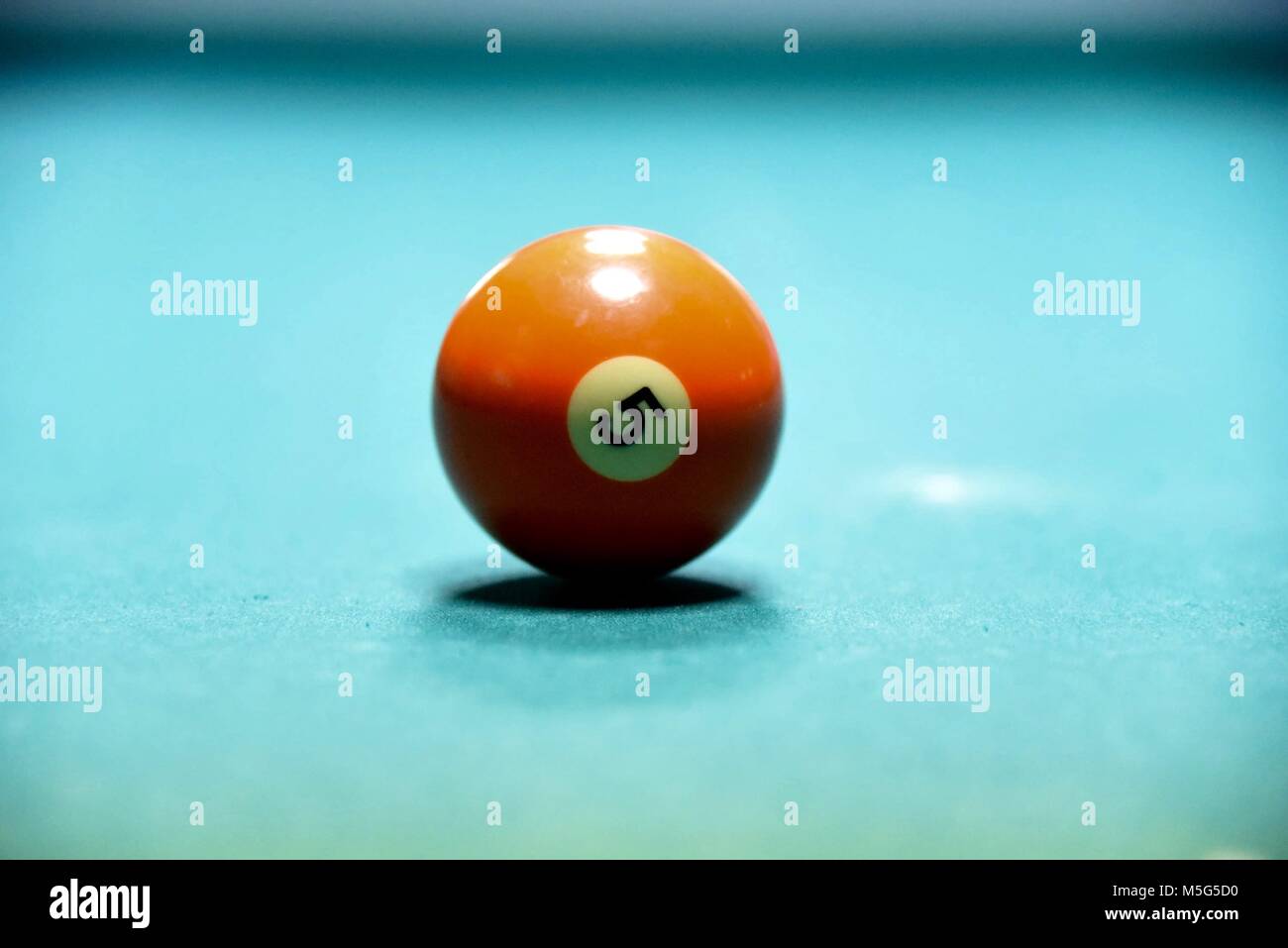 Hand snooker balls hi-res stock photography and images - Alamy
