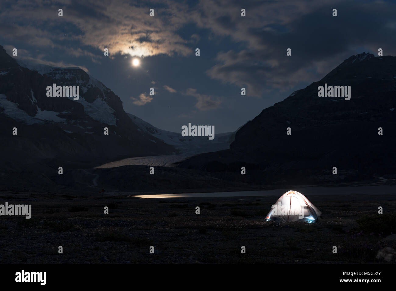 Countryside at night hi-res stock photography and images - Alamy