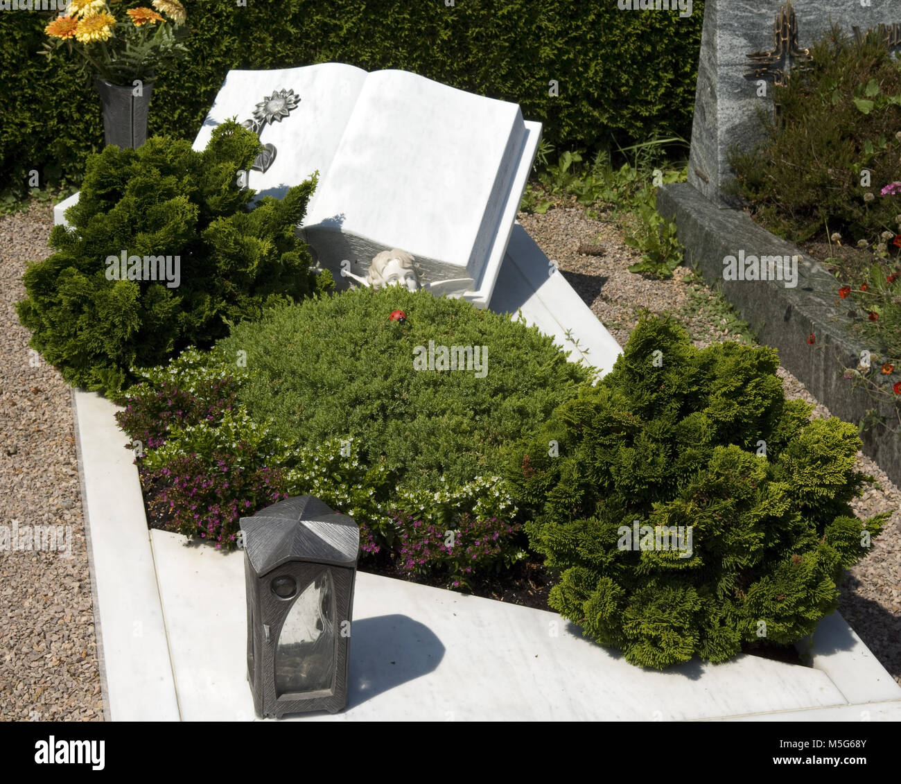 Grave design, grave stone Stock Photo - Alamy