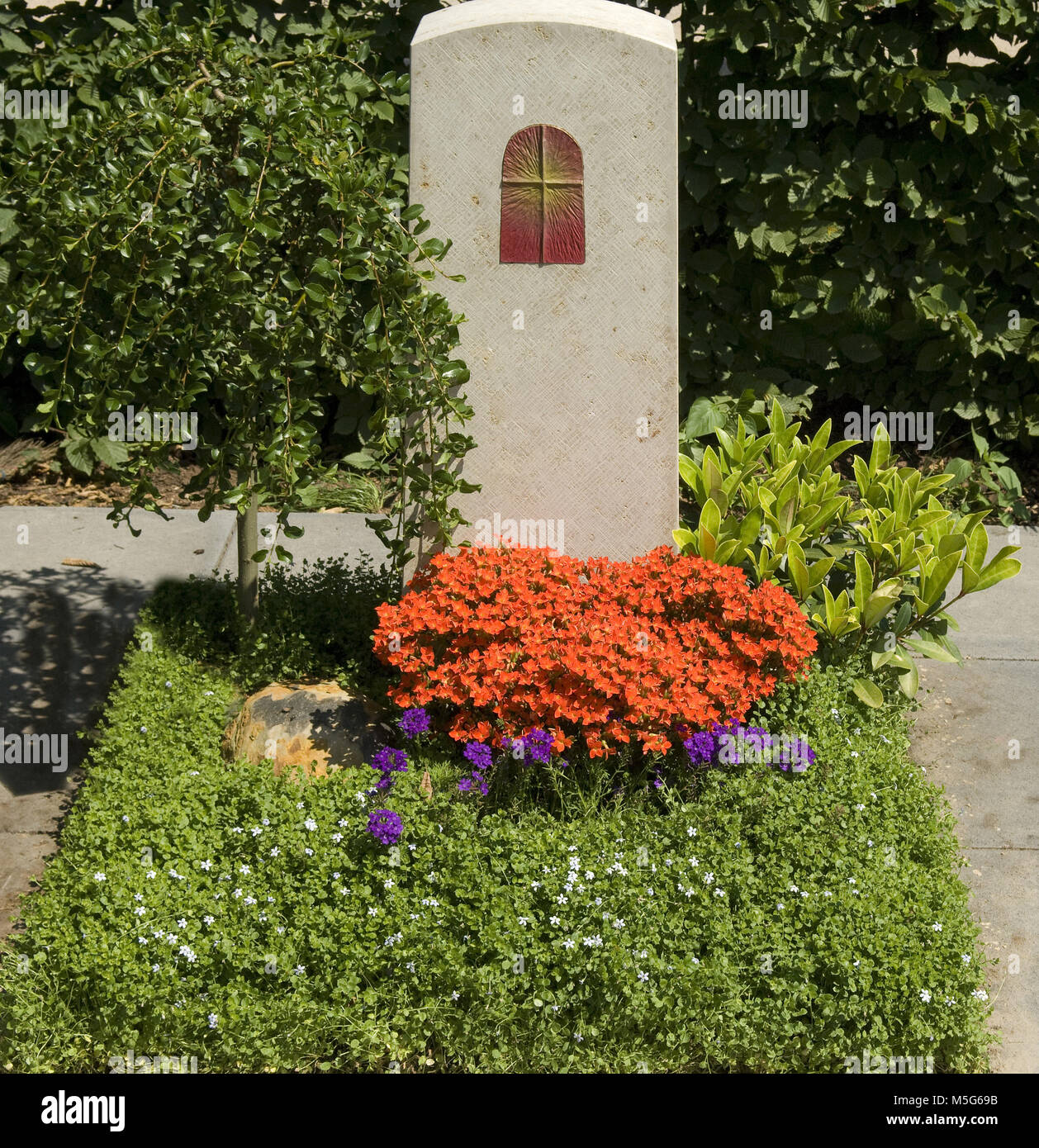 Grave design, grave stone Stock Photo - Alamy