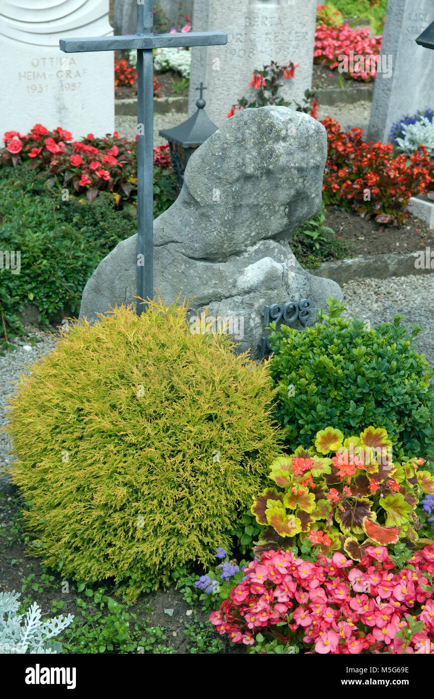 Grave design, grave stone Stock Photo - Alamy