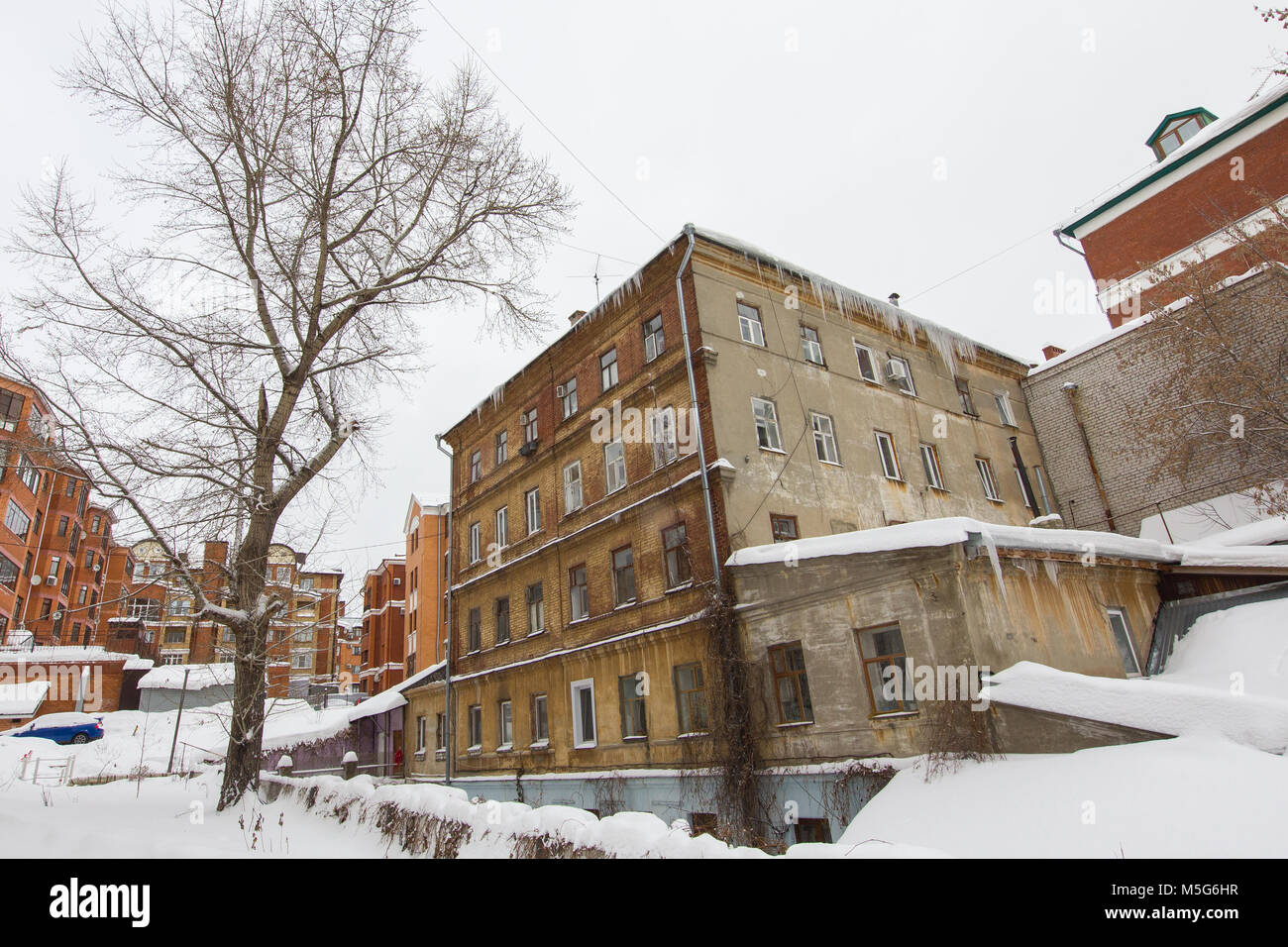 Old Mansion Courtyard High Resolution Stock Photography and Images - Alamy