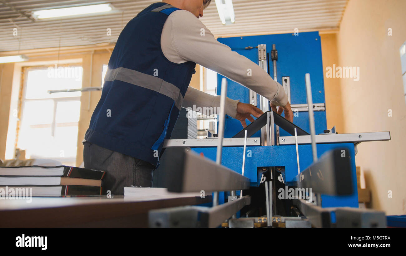 Machine Operator Printing Stock Photos & Machine Operator Printing ...