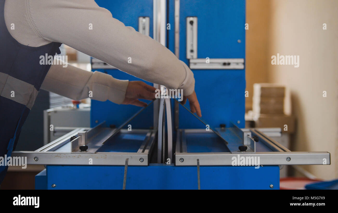 Machine Operator Printing Stock Photos & Machine Operator Printing ... Machine Operator Printing Stock Photos & Machine Operator Printing ...